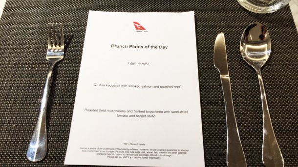 A gin bar & a warm welcome at the Qantas London Lounge at Heathrow
